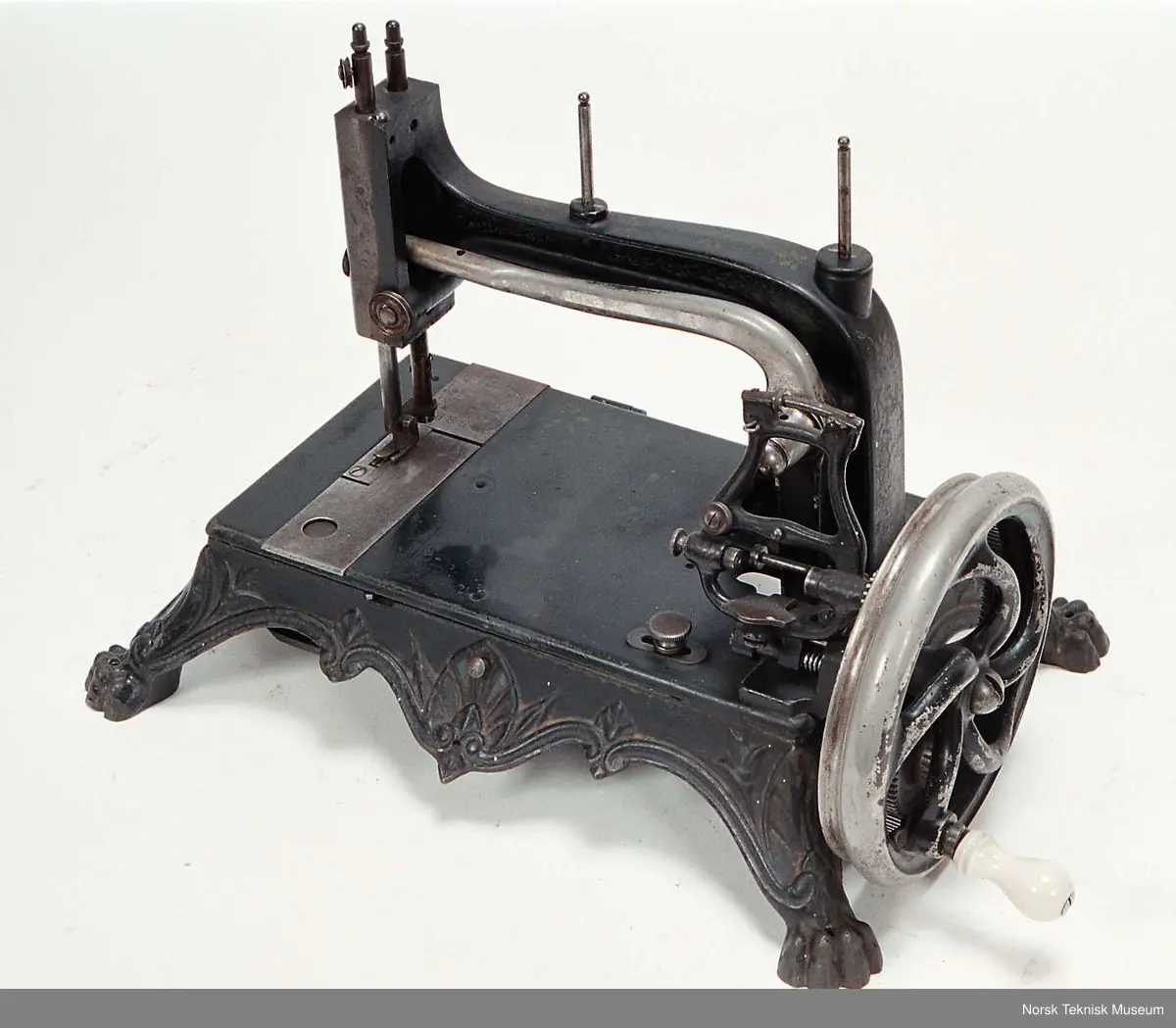 Symaskin - Norsk Teknisk Museum / DigitaltMuseum