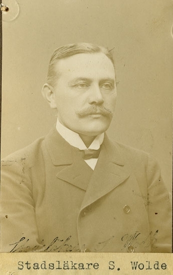 Text på kortets baksida: "Doktor Sven Wold" [Wolde]. - Bohusläns museum ...