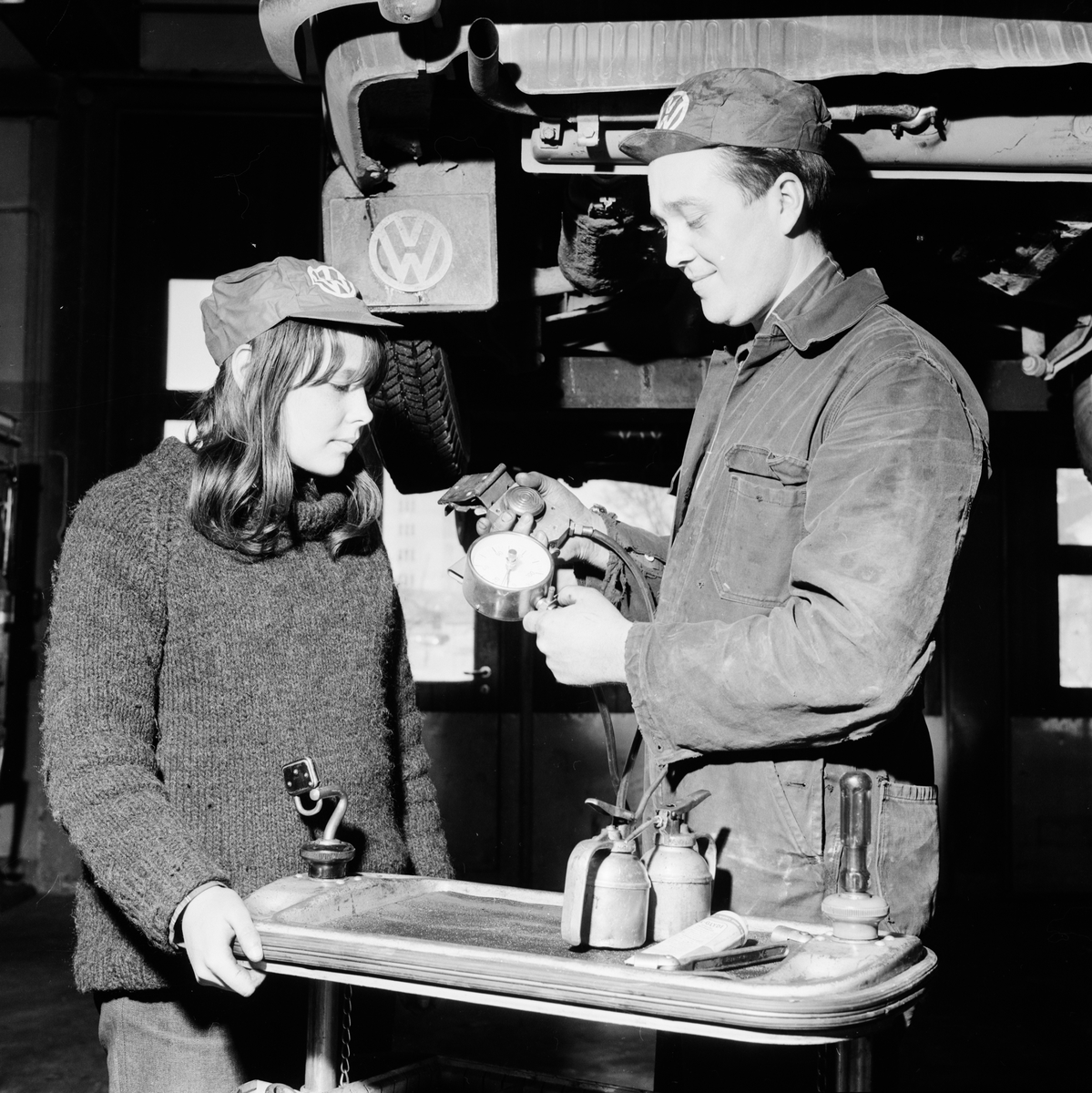 "Flicka i Söderfors pryade med motorer", Tierp, Uppland 1968 ...