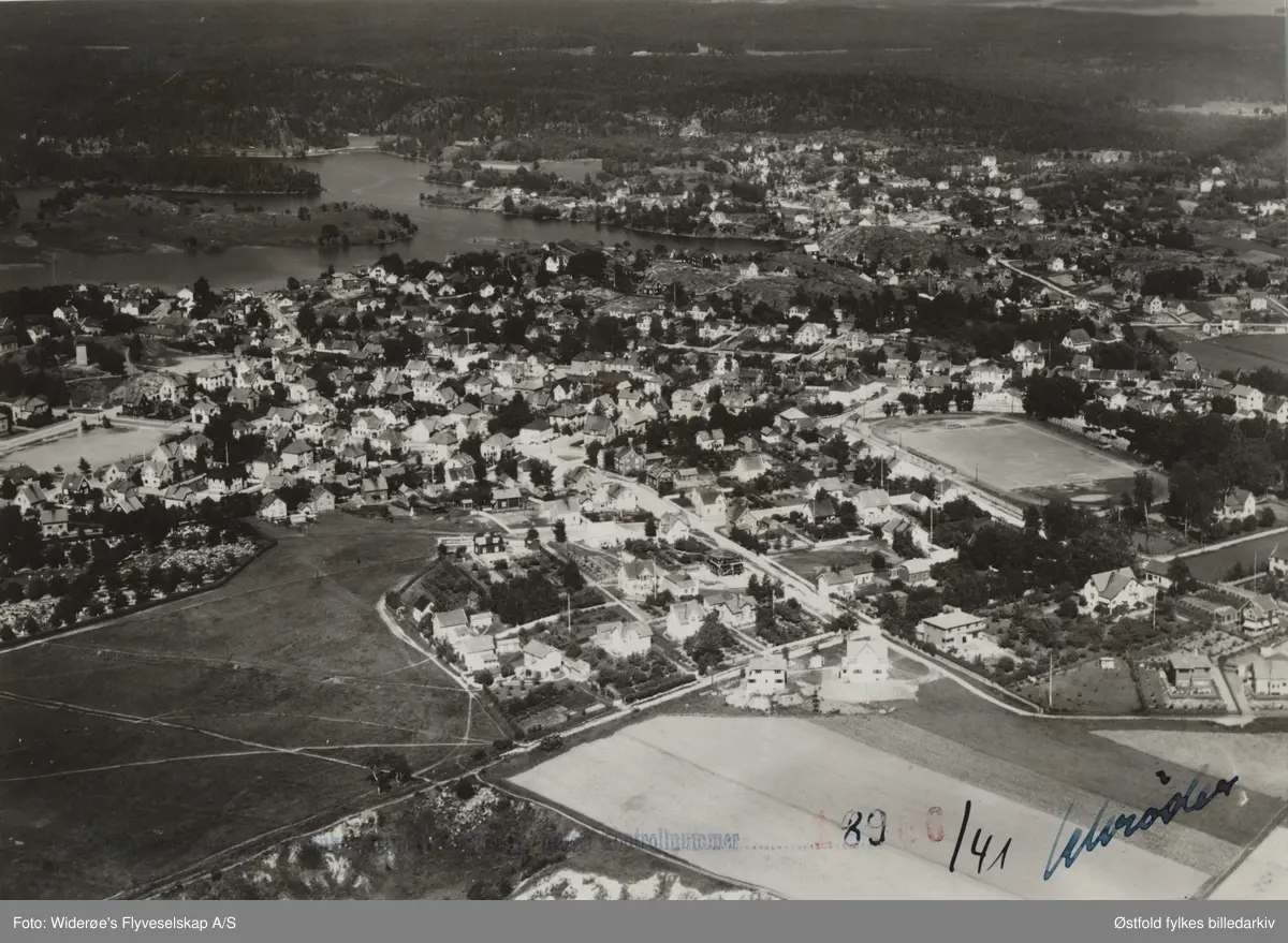 Oversiktsbilde av Moss sentrum, flyfoto fra slutten av 1930-tallet ...