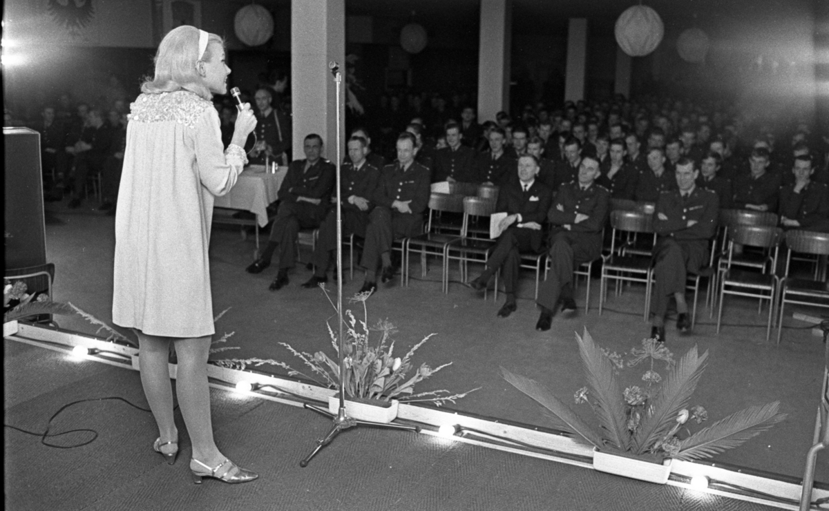 Ann-Louise Hansson, 18 mars 1967 I3:s matsal i Rynninge. - Örebro läns ...
