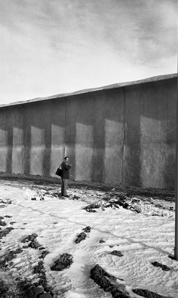 Anstalten Kumla 12 februari 1965. Vid fängelsemuren. - Örebro läns ...