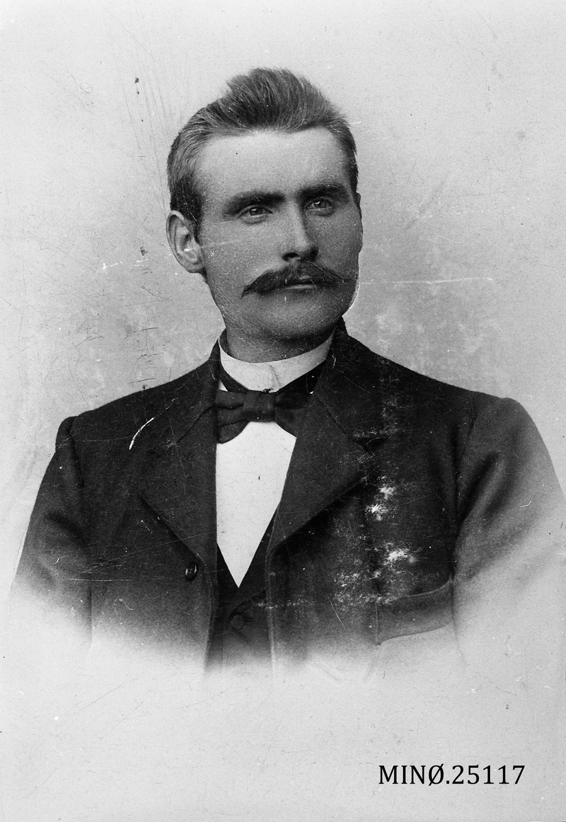 Portrett av mann - Lars Erikson Bakkhaug, født 26.9.1878 - Anno Musea i ...