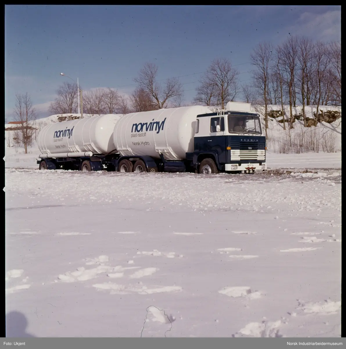 Ny Norvinyl-bulkbil. - Norsk Industriarbeidermuseum / DigitaltMuseum