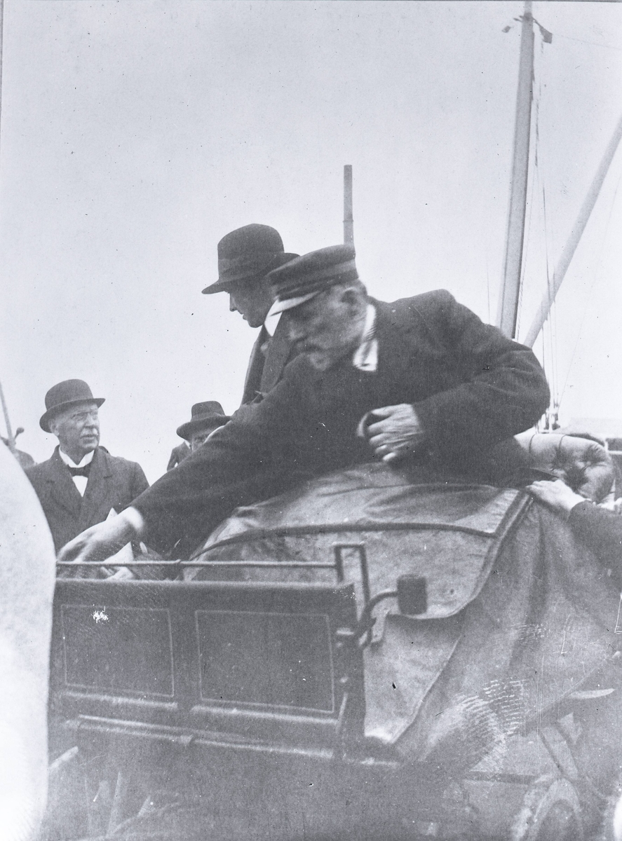 Sverige siste "fånggevaldiger" Carl Oscar Lindquist med dråparen ...