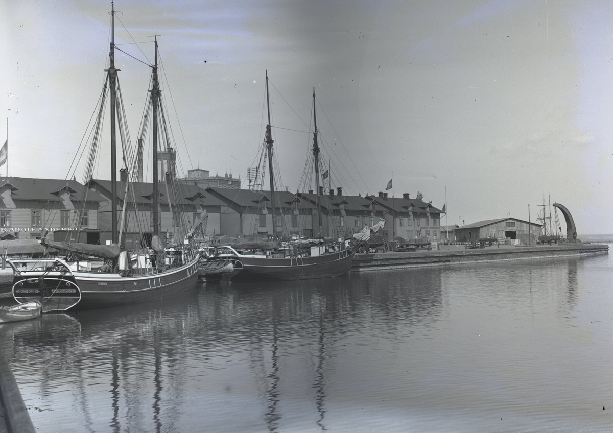 Skutor i Kalmar hamn. - Kalmar läns museum / DigitaltMuseum