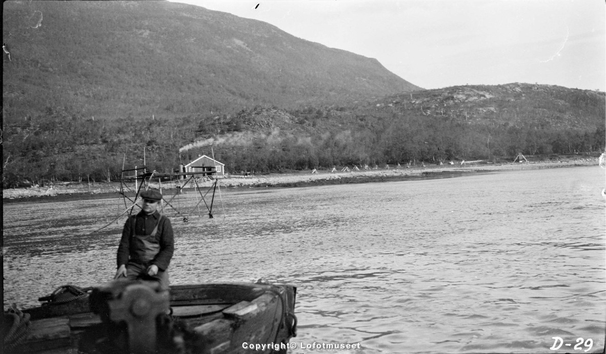 RAMSUND: KOMPRESSOR OG SMIE. - Museum Nord / DigitaltMuseum