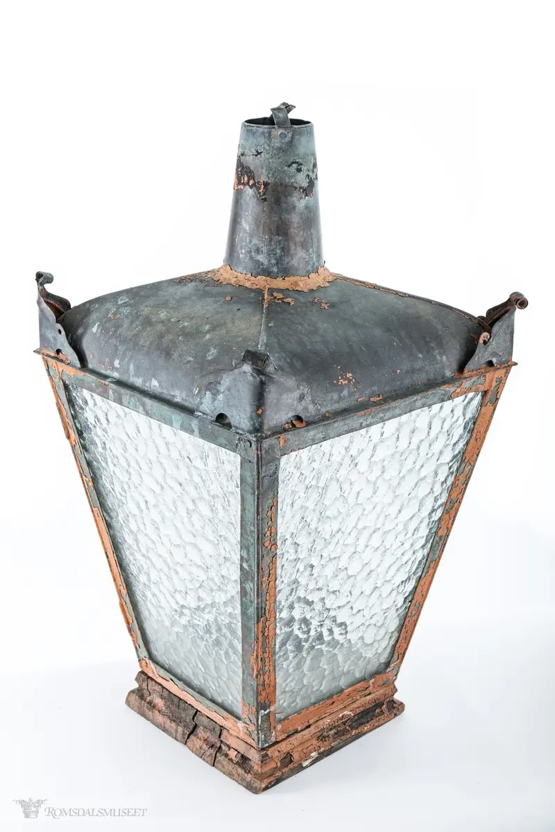 Gatelykt - Romsdalsmuseet / DigitaltMuseum