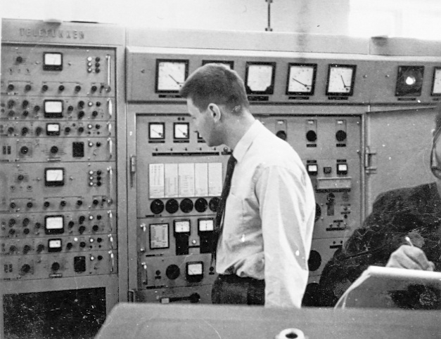 Karlsborg, radiostationen. Inmätning av nya KV-sändaren 1964. Personal ...