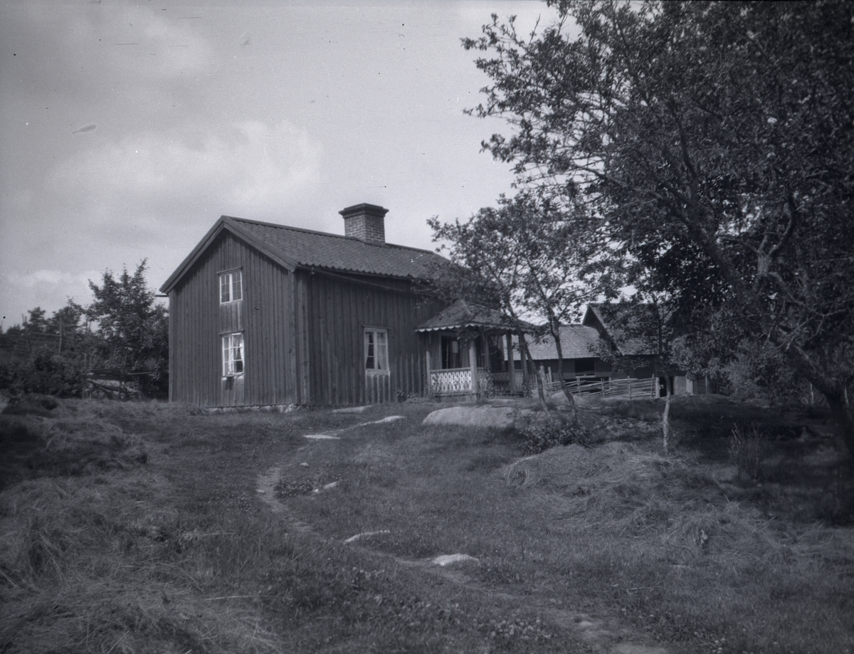 Detta är den gamla stugan på torpet Dansketorpet. Den nya stugan ...