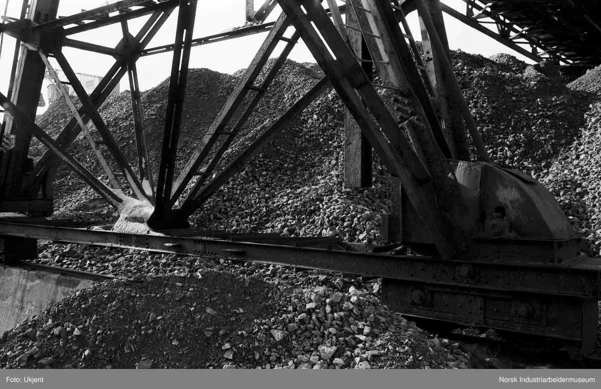 Konstruktive detaljer på kraner og losseapparater. Brokran 1, boggi på ...