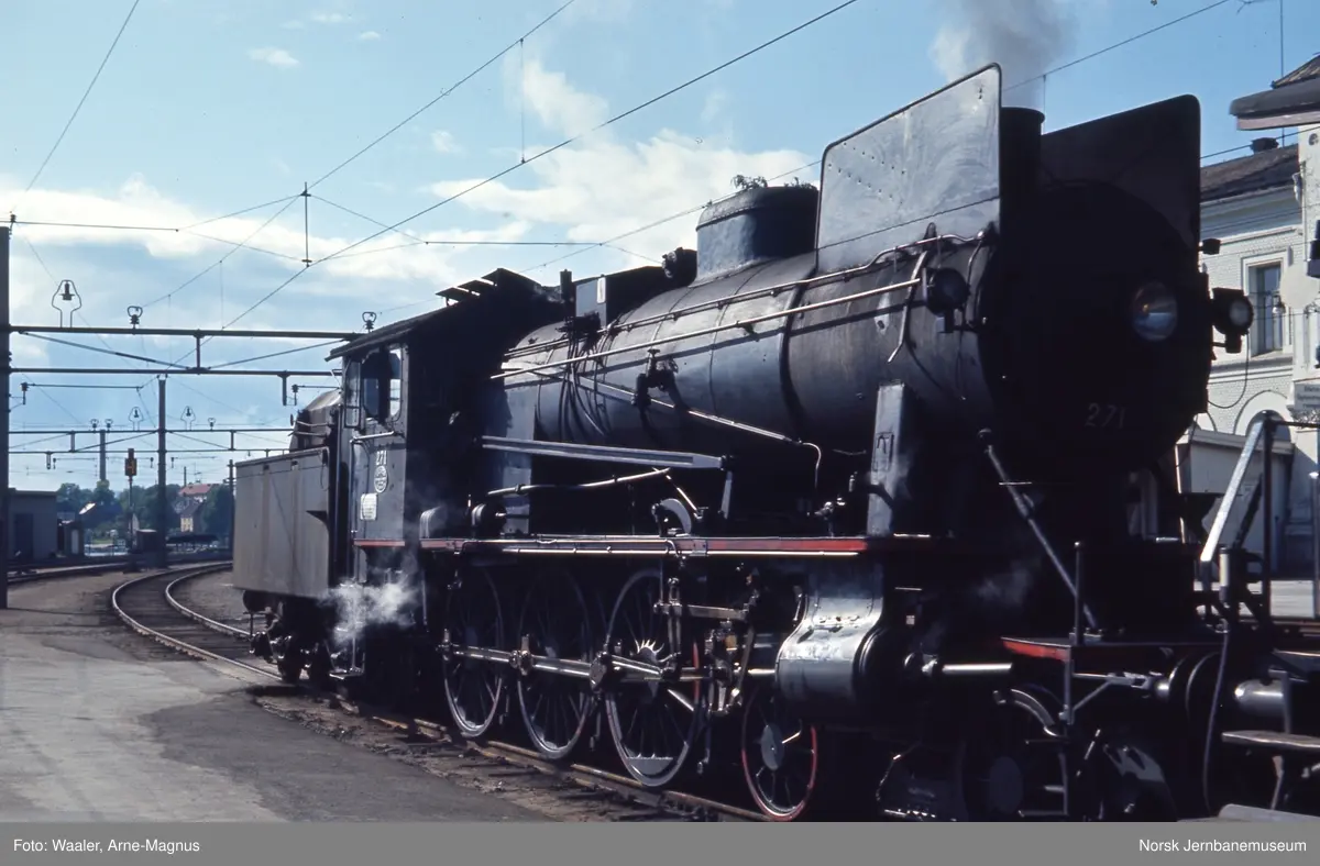 Damplokomotiv type 30a nr. 271 på Hamar stasjon - Norsk jernbanemuseum ...