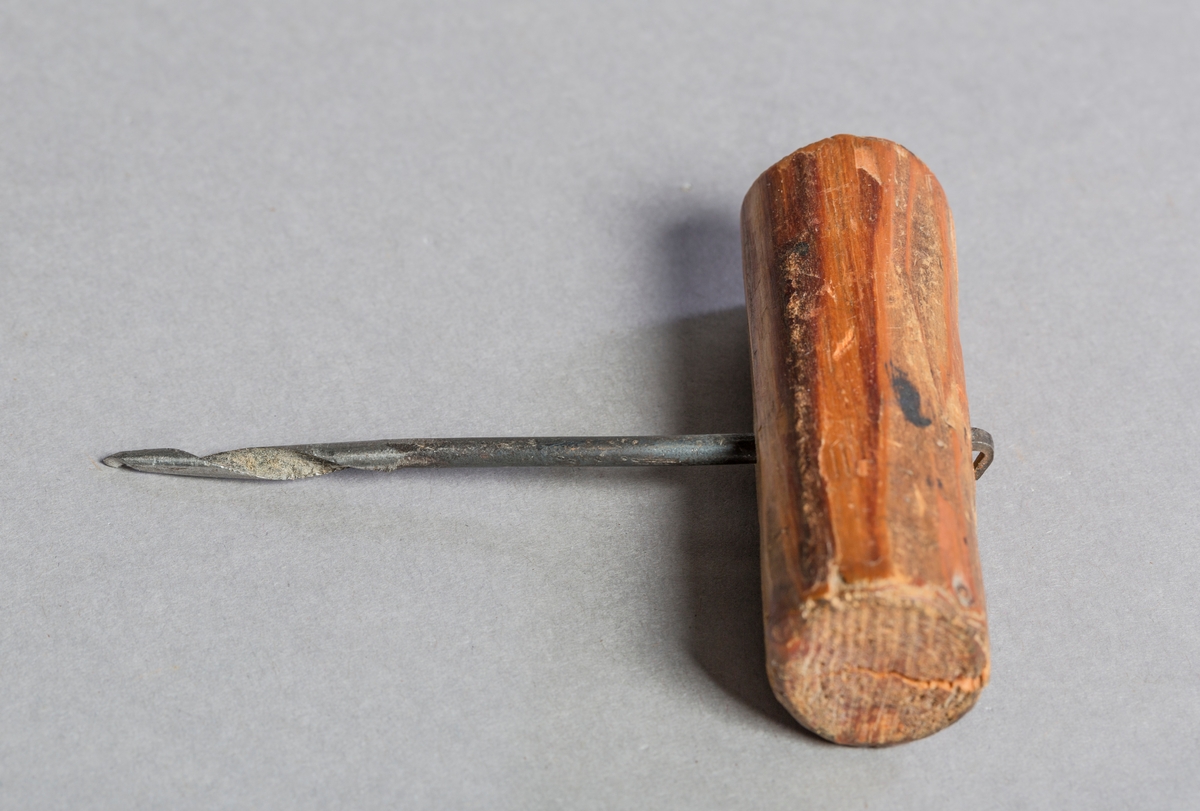 Håndborr - Museene i Akershus / DigitaltMuseum