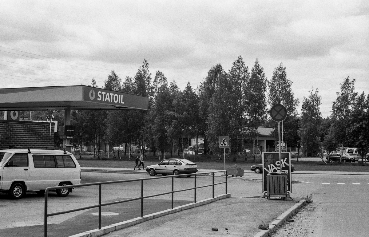 Bygninger langs Jernbaneveien i Ski sentrum. Ski bygg, Lekehuset ...