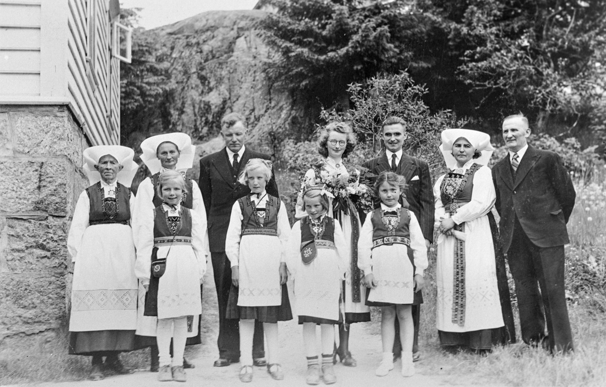 Bryllaupet til Helga og Adolf Andersen på Heng i Skare - Kraftmuseet ...