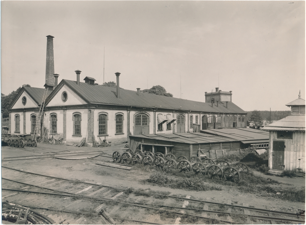 Nora Nora stad Verkstadsbyggnad och lokstallar i Nora från nordväst ...