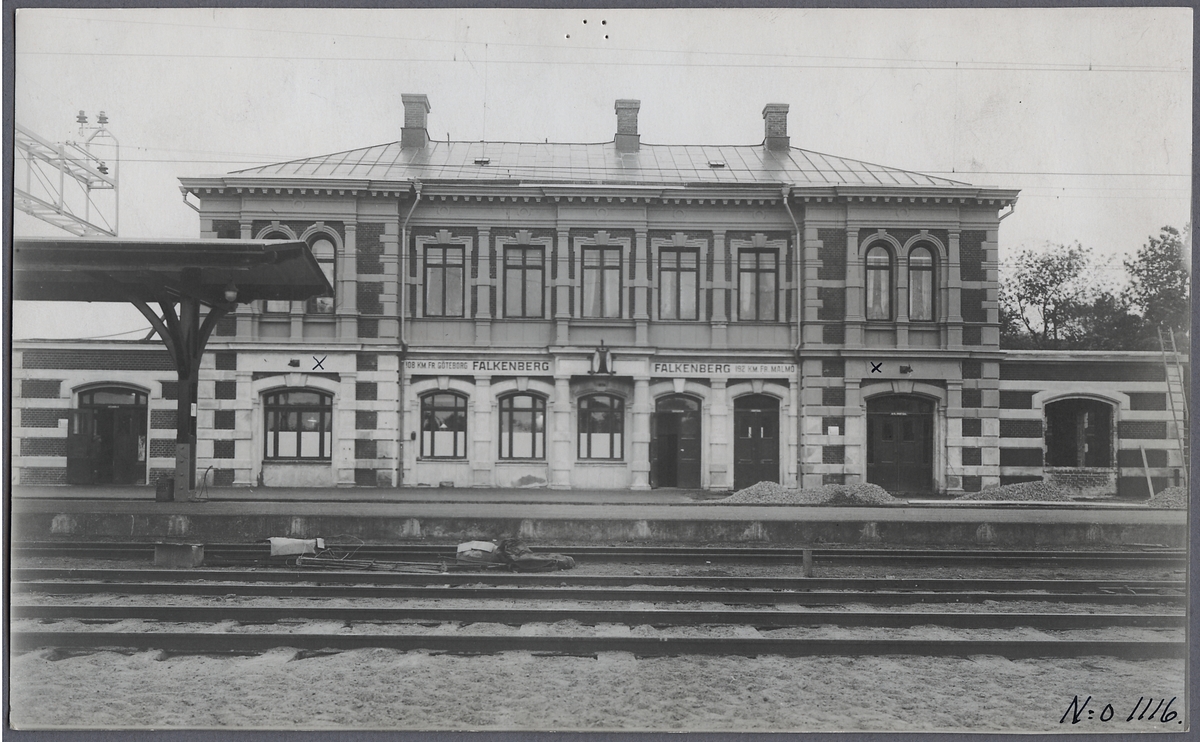Stationshuset i Falkenberg. - Järnvägsmuseet / DigitaltMuseum