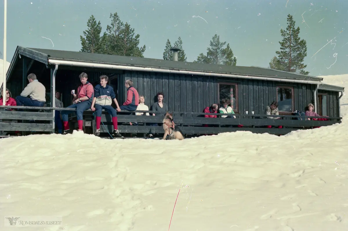 Langdalsbu før verandaen ble utbygd. - Romsdalsmuseet / DigitaltMuseum
