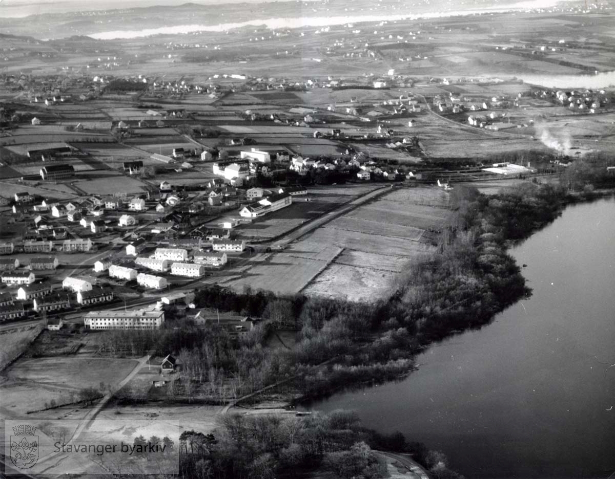 Flyfoto fra Tjensvoll og Mosvatnet - Stavanger byarkiv / DigitaltMuseum