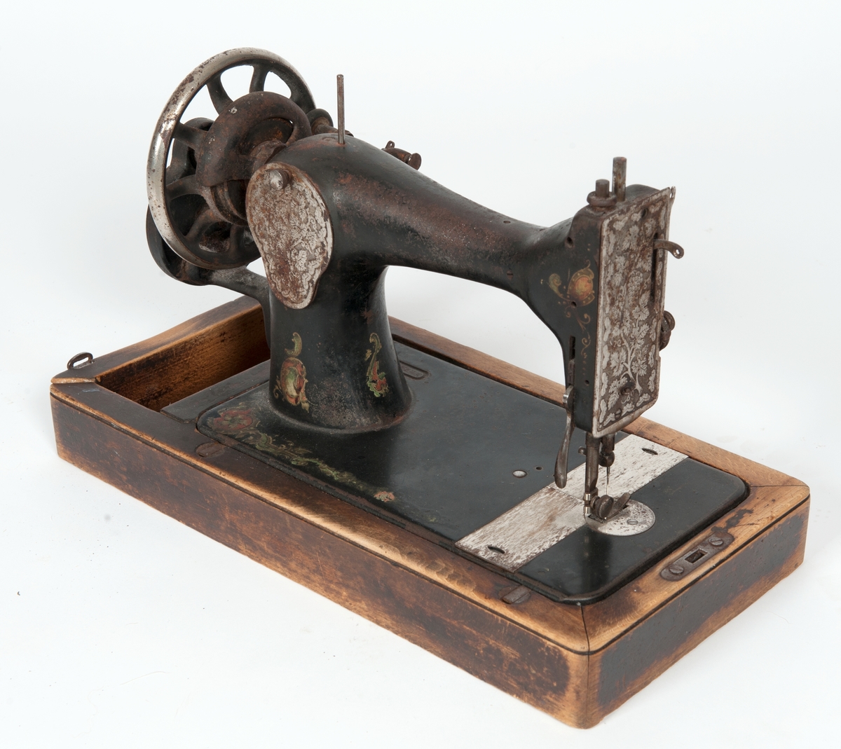 Symaskin - Norsk Folkemuseum / DigitaltMuseum