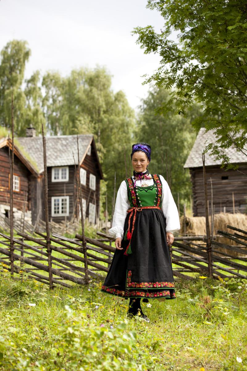The history of the bunad - Norsk Institutt for Bunad og Folkedrakt