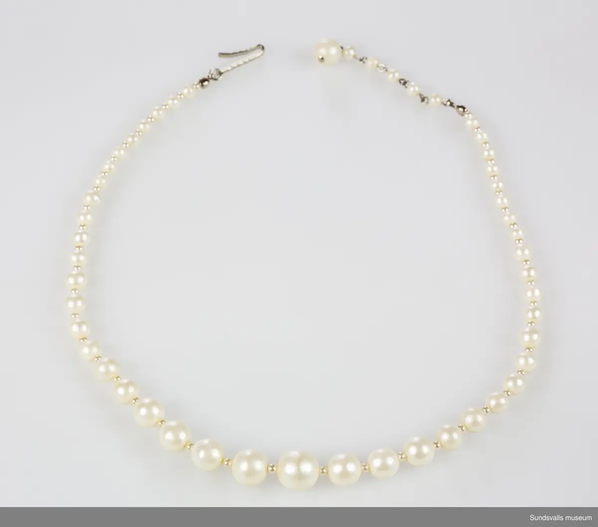 Solfjädrar och pampuscher - Sundsvalls museum / DigitaltMuseum