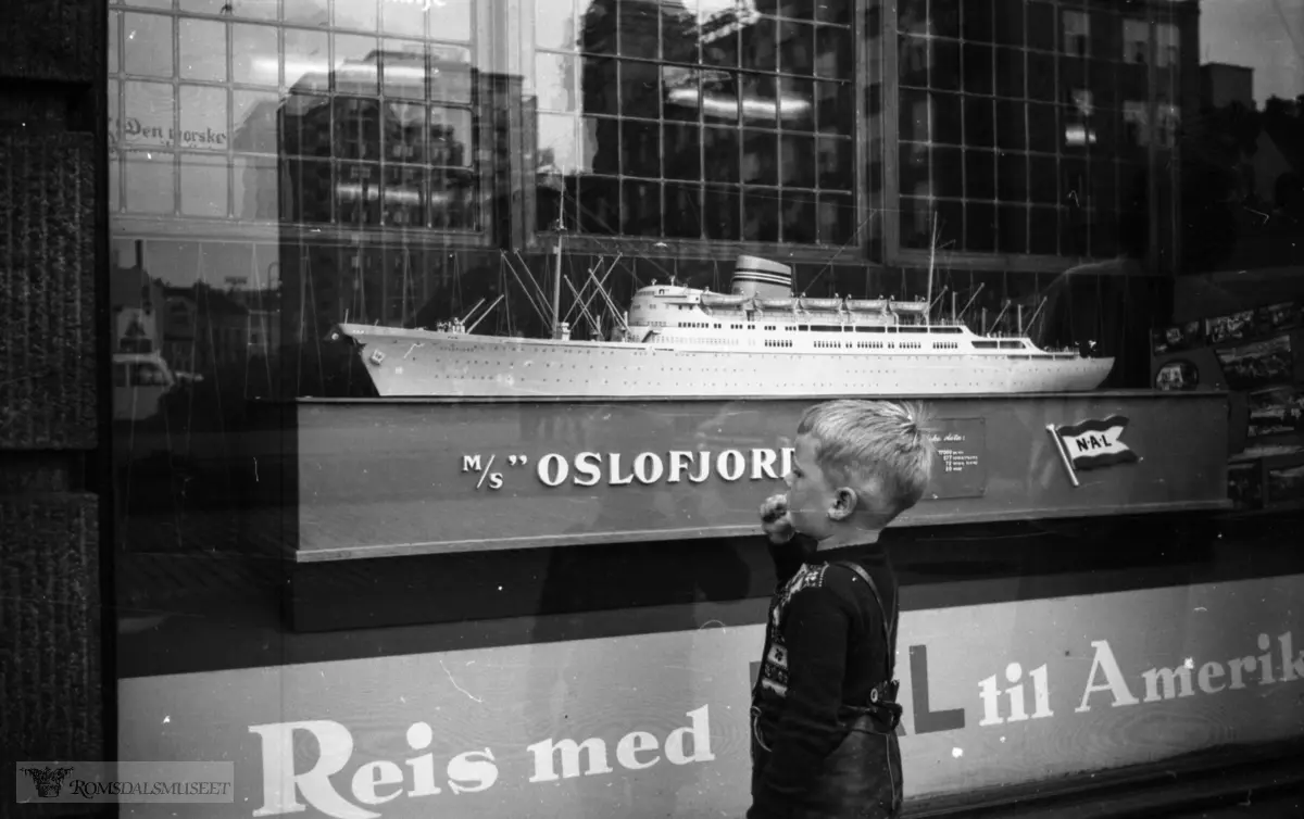 "1955"."Husflids-landsmøte i Moss"."Oslo".Dette er en modell av den ...