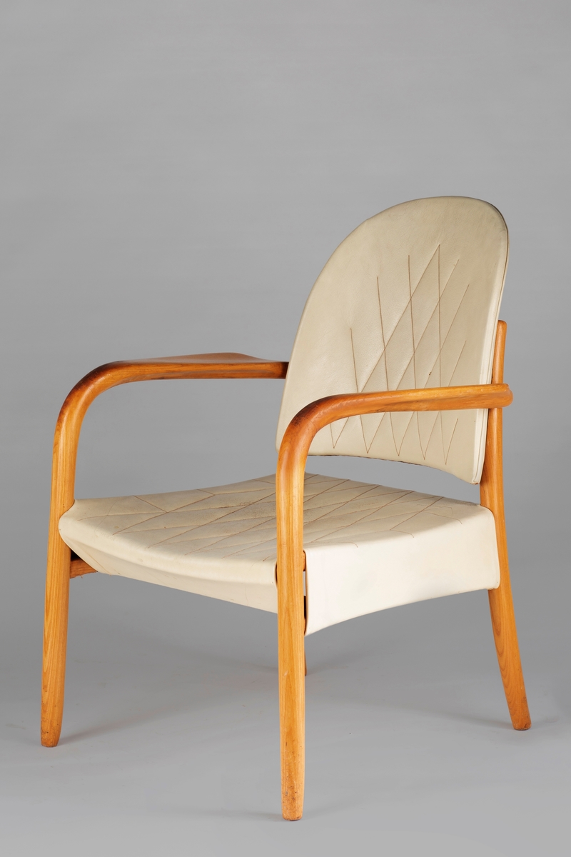 Lenestol m/armlener - Nordenfjeldske Kunstindustrimuseum / DigitaltMuseum