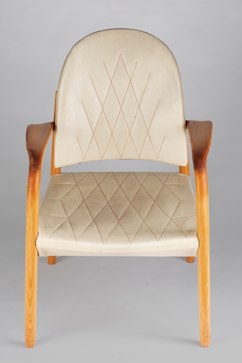 Lenestol m/armlener - Nordenfjeldske Kunstindustrimuseum / DigitaltMuseum