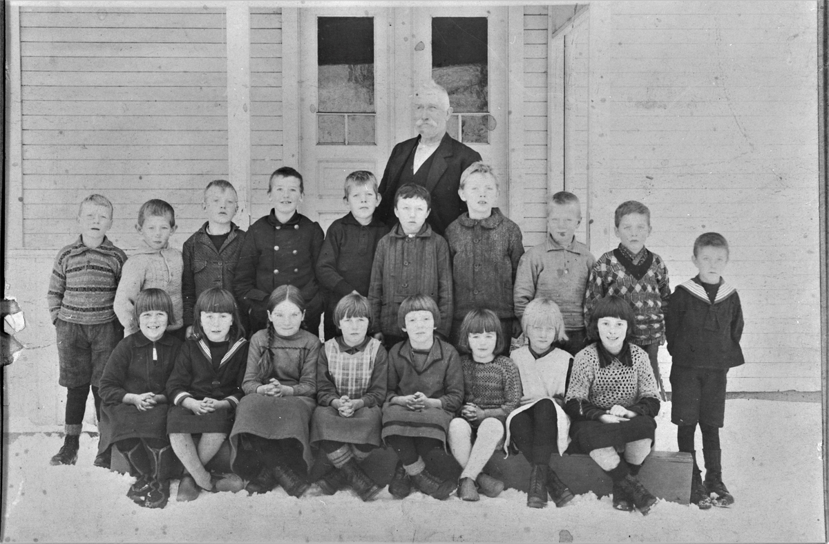 1.klasse Eide skole, Høybakken - Museet kystens arv / DigitaltMuseum