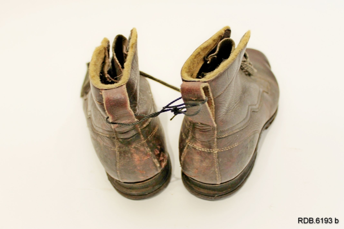 Sko, et par - Rindal Skimuseum / DigitaltMuseum