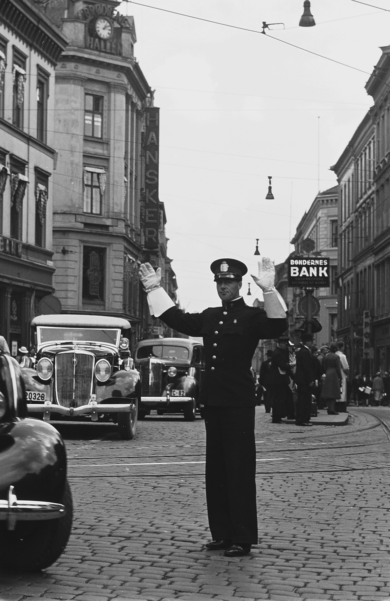 Prot: Trafikk konstabel - Norsk Folkemuseum / DigitaltMuseum