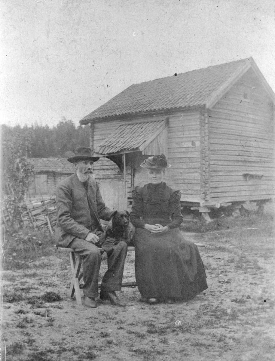 Hans Olaus Thoug, Gunhild Marie Hansen - ektepar, sølvbryllup, foran ...