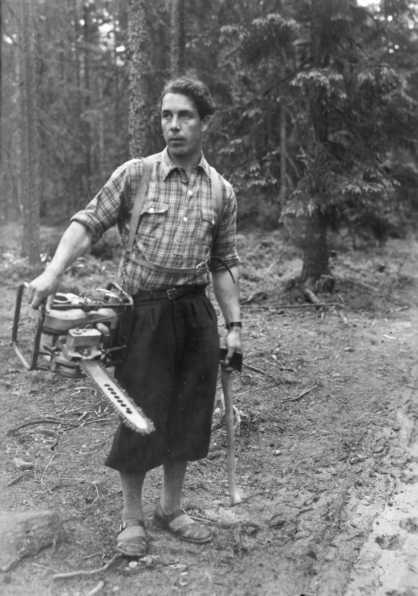 Demonstrasjon av Jobu motorsag 3. juni 1948. - Museene i Akershus ...