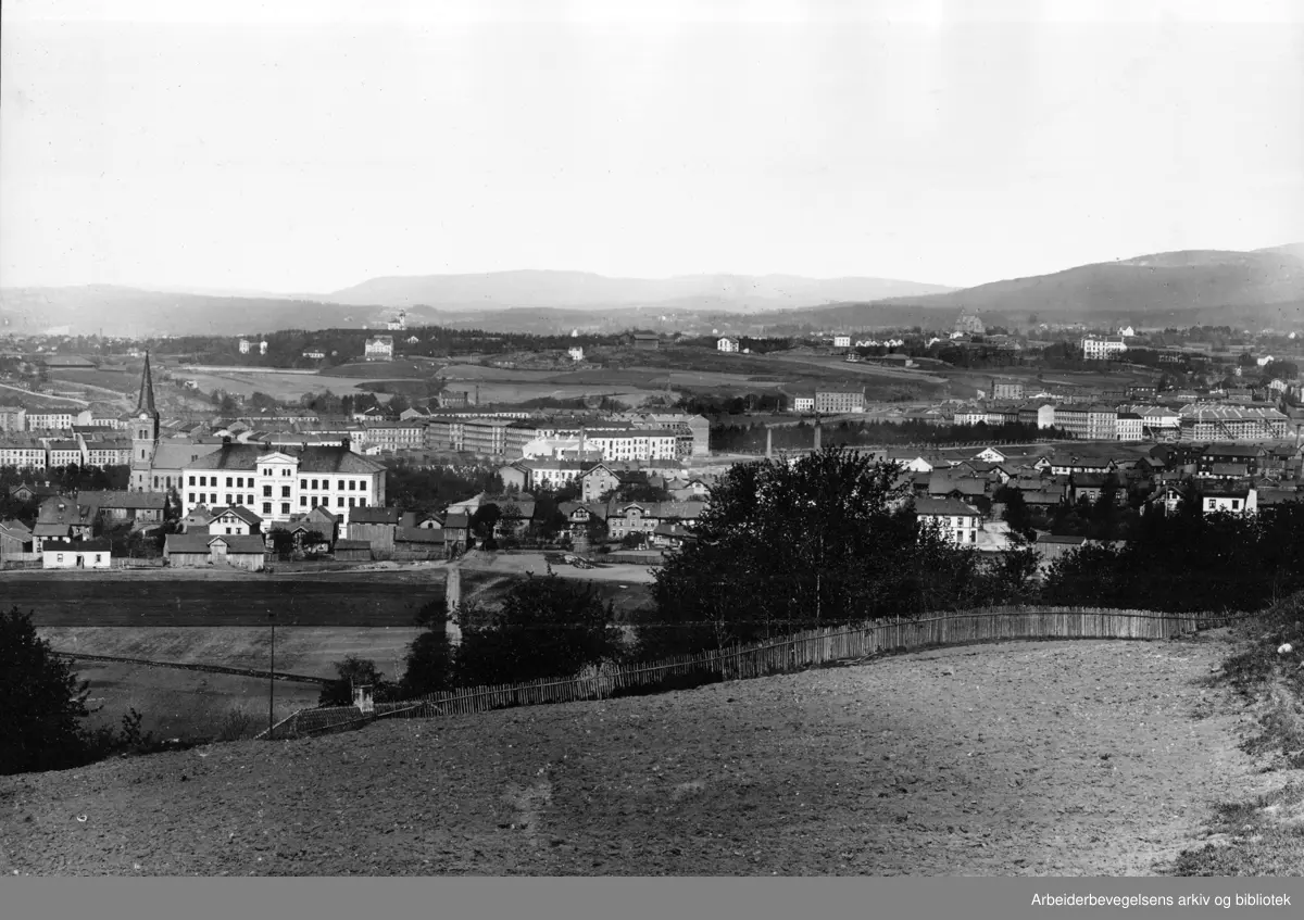Sofienberg med Sagene i bakgrunnen, sett fra Ola Narr, ca. 1895 ...