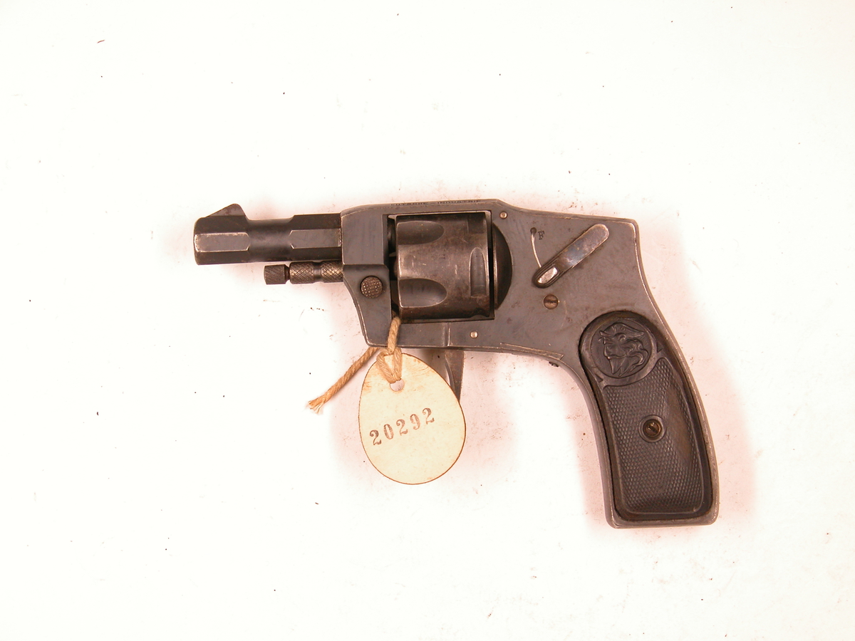 Revolver 7,65 mm Arminius - Forsvarets museer / DigitaltMuseum