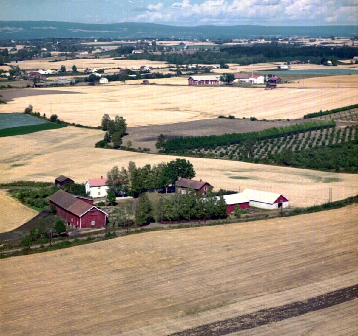 Widerøe skråfoto, Stange kommune - Anno Domkirkeodden / DigitaltMuseum