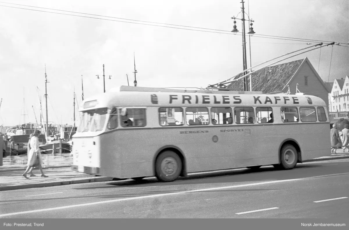 Trolleybuss i Bergen - Norsk jernbanemuseum / DigitaltMuseum