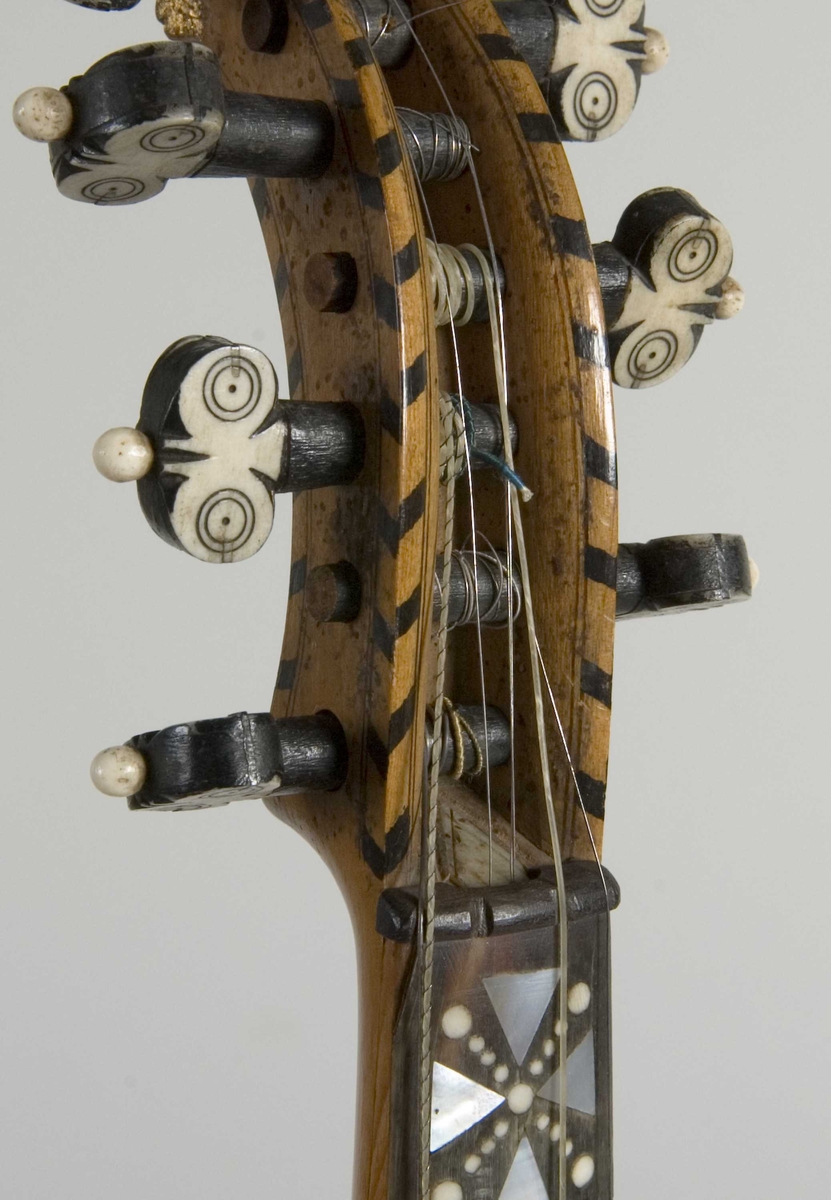 Hardingfele - Norsk Folkemuseum / DigitaltMuseum