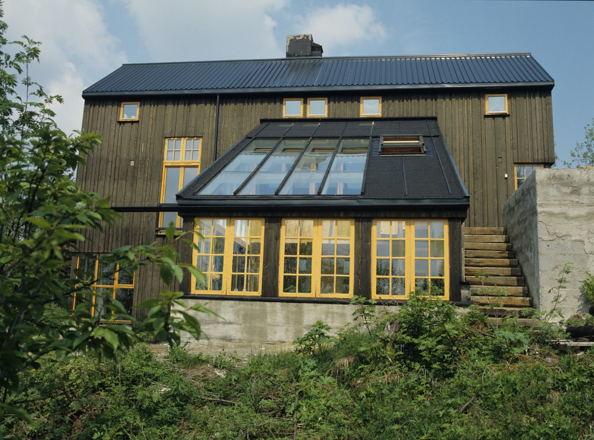 Bolighus med vinterhage, bygget i 1985 i Aust-Torpa, Torpa, Nordre Land. Arkitekt Harald ...