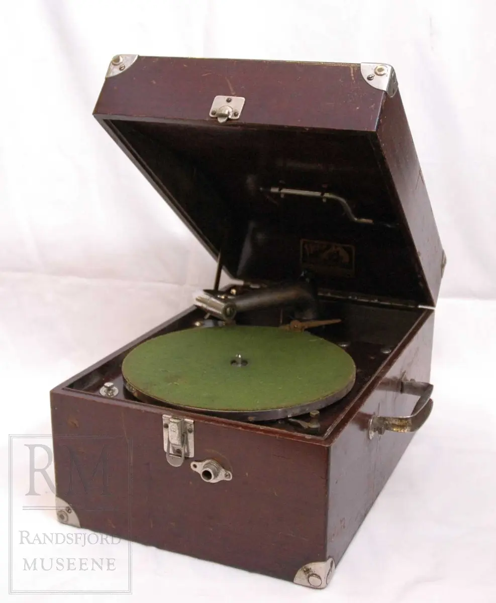 Grammofon - Hadeland Folkemuseum / DigitaltMuseum