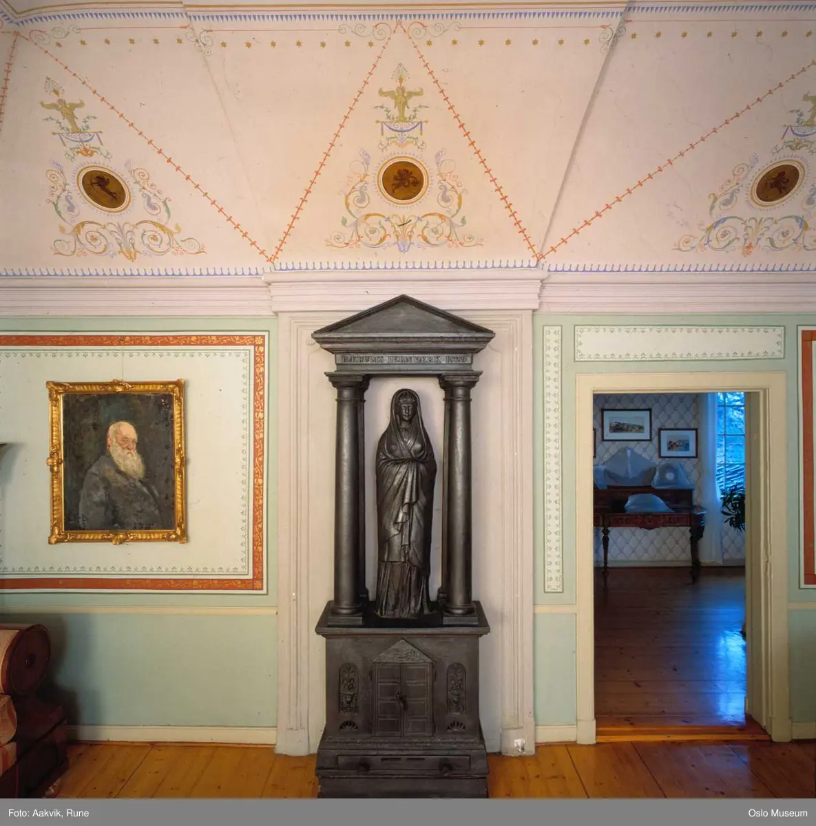Vestalinneovn i "Kunstnerrommet", Frogner Hovedgård. - Oslo Museum ...