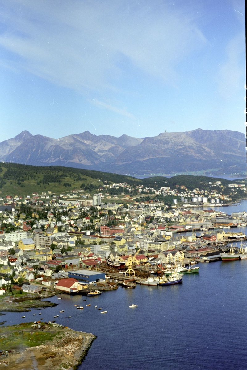 Flyfoto av Harstad Sentrum. - Sør-Troms Museum / DigitaltMuseum