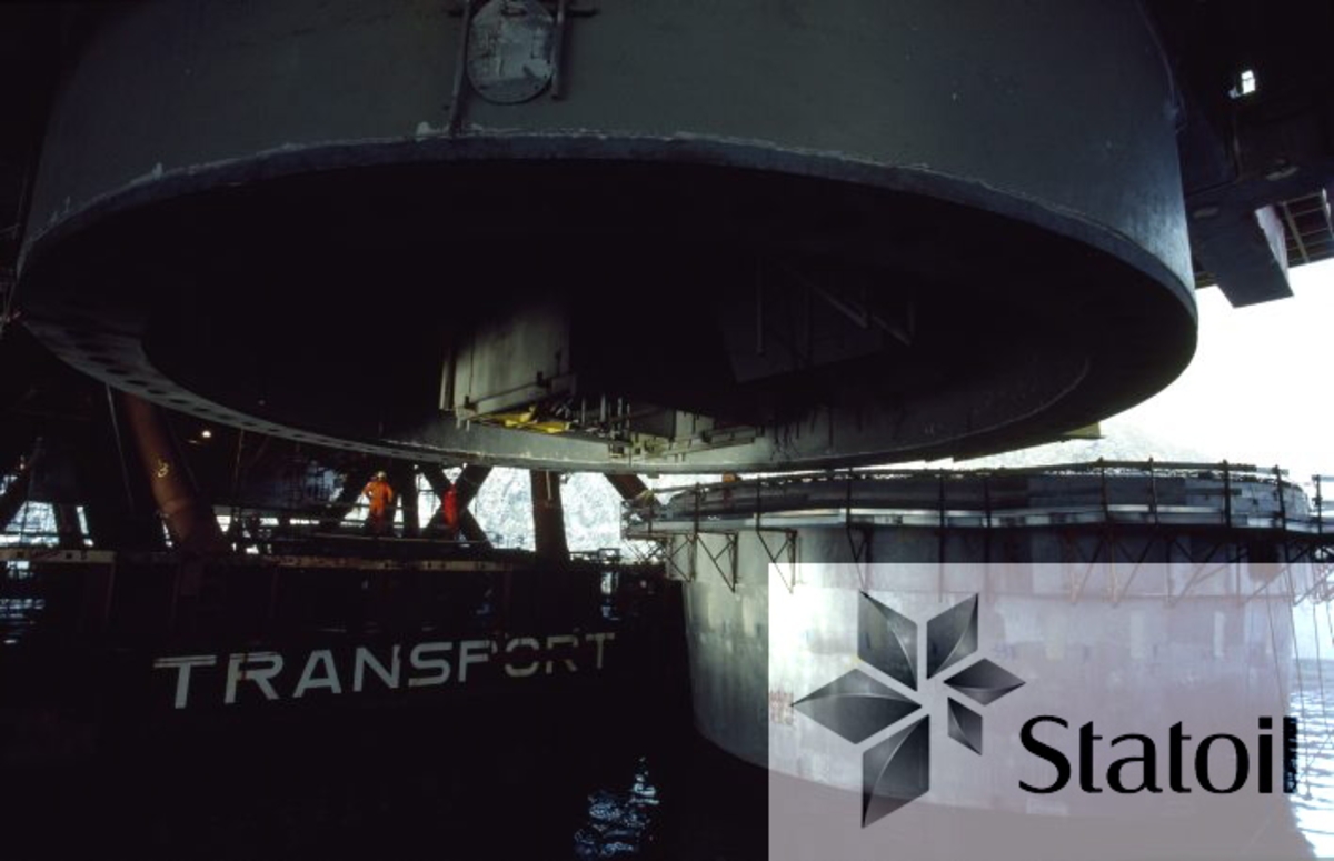 Dette er undersiden av ståldekket til Statfjord C-plattformen. De store sylinderformede "tappene ...