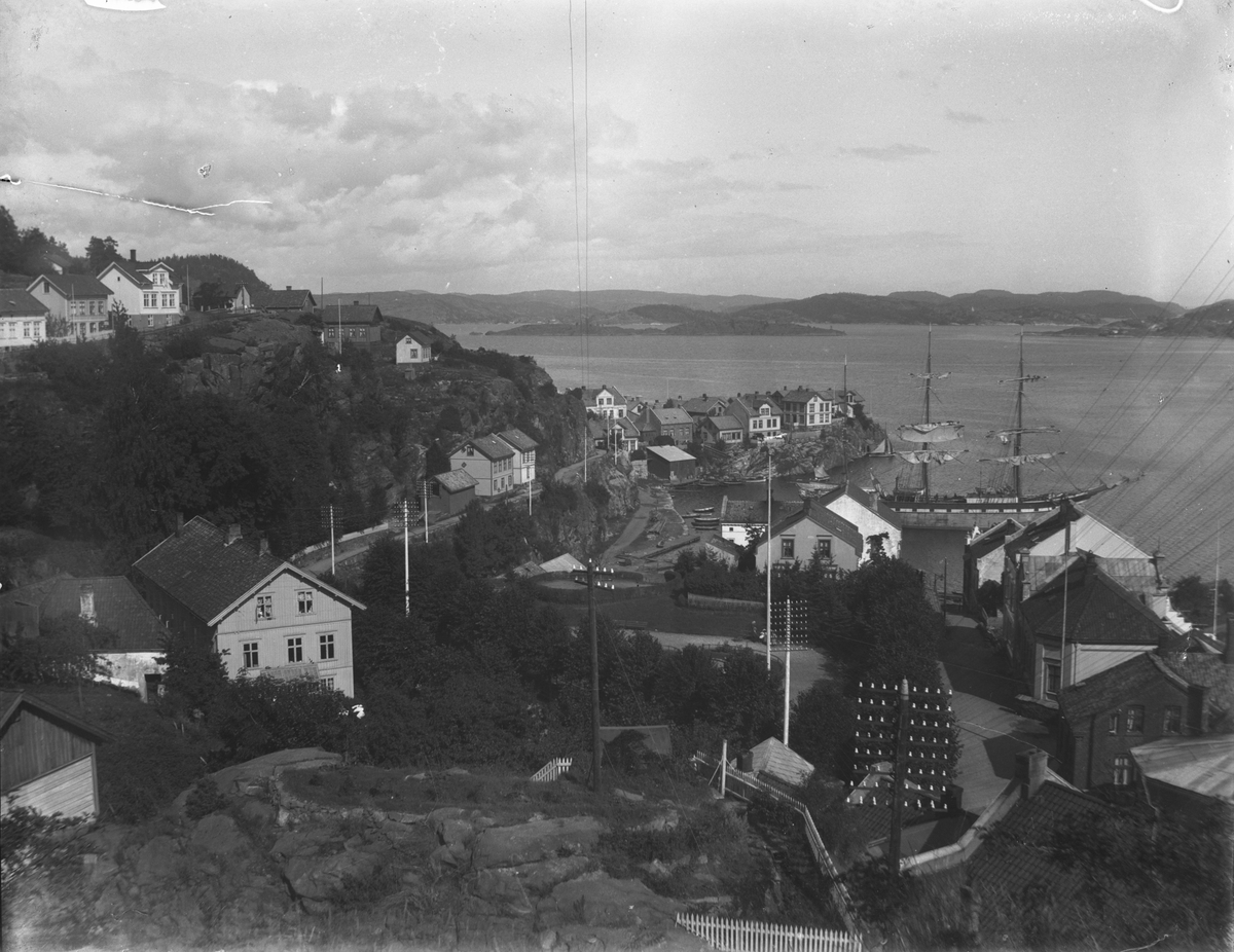 Utsikt mot Tangen, Tangeheia og Biørnsborg. Kragerø, ca 1909 - Telemark ...