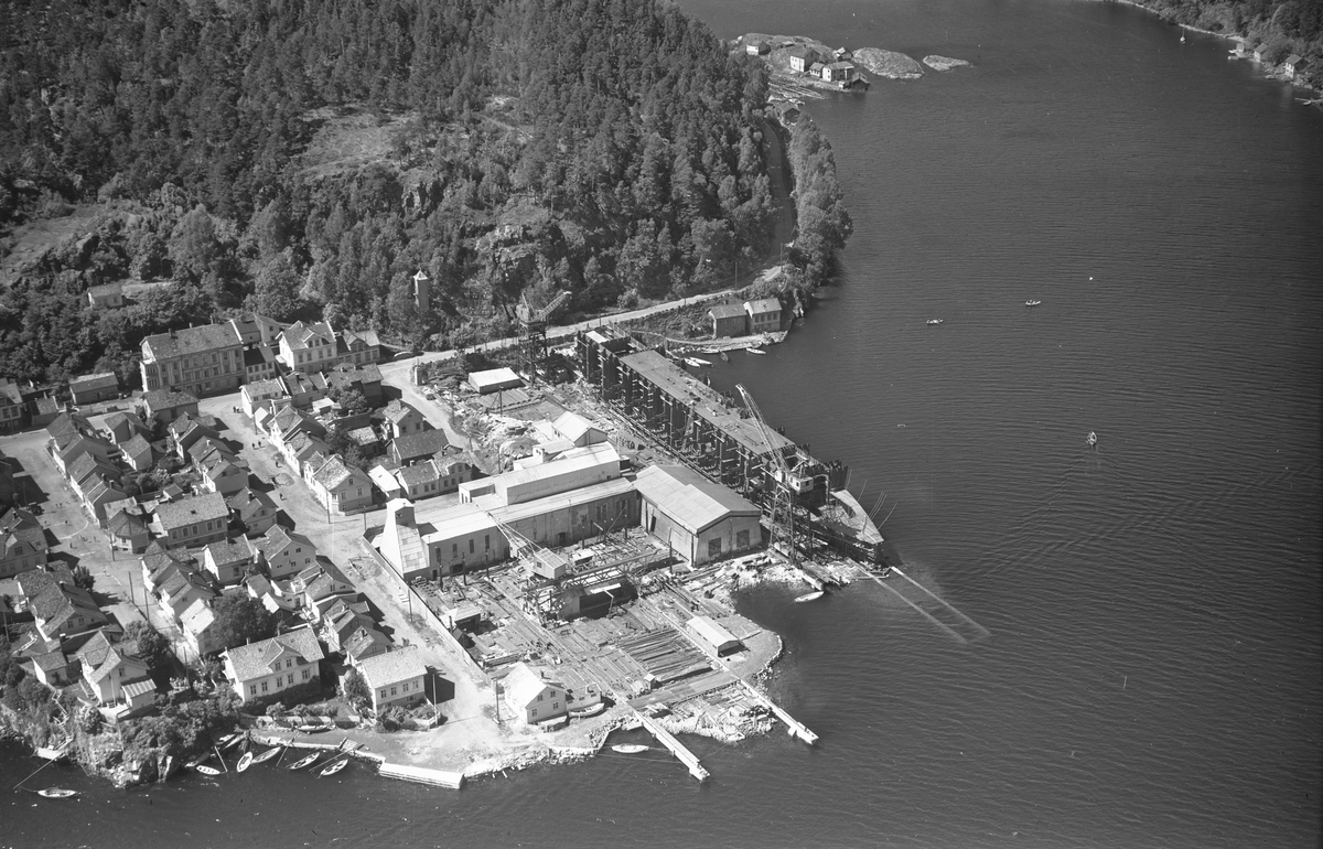 Flyfoto fra Tangen Verft 18/6-53. Kragerø - Telemark Museum ...