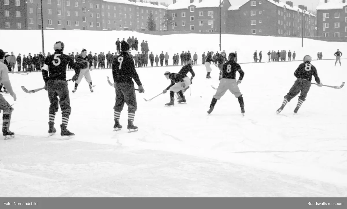 Bandy på Midälvaplan i Nacksta, Kuben-HAIK 3-3. - Sundsvalls museum ...