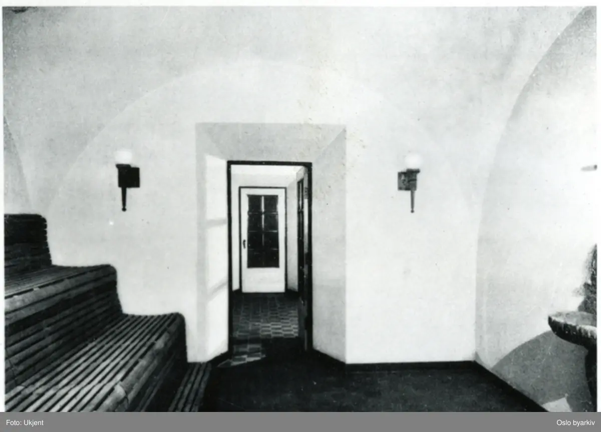 Torggata bad. Romerbadets badstue (på herresiden) med tre badstuerom på ...