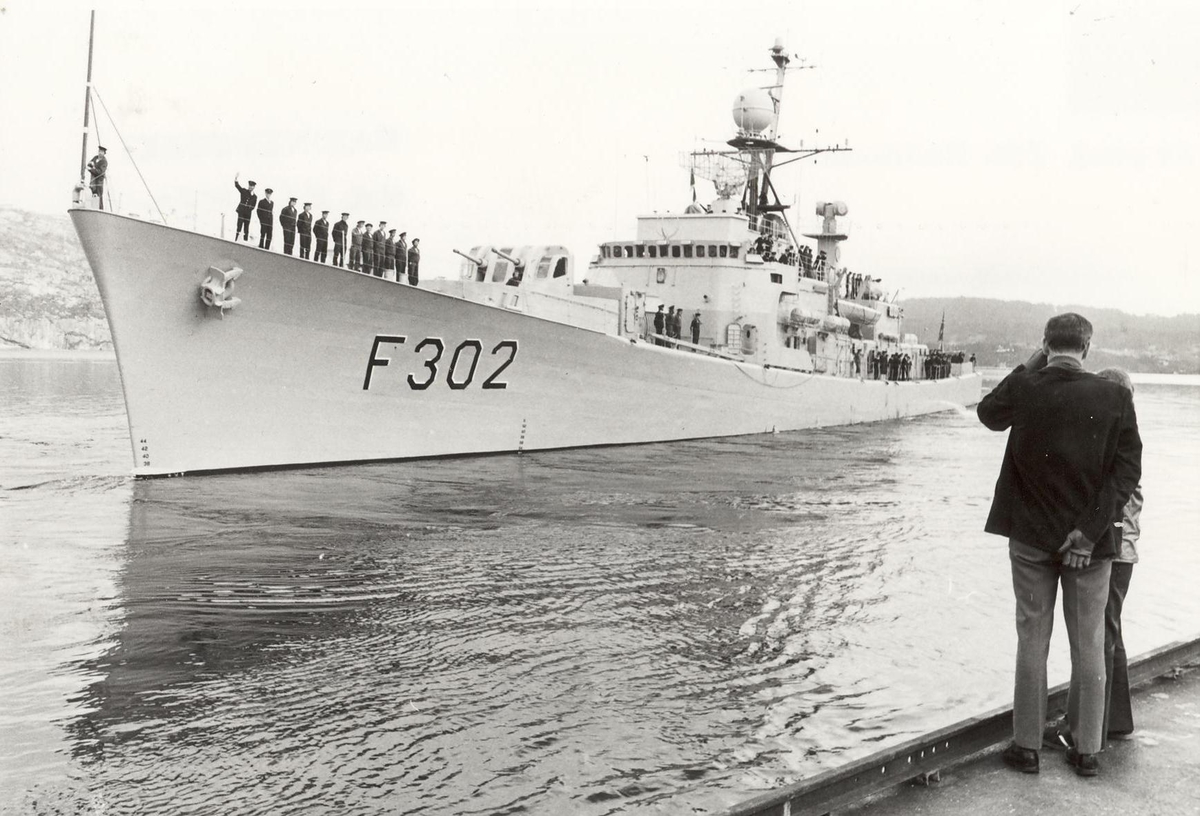 Enkeltbilde. Fregatten KNM Trondheim, besøker New York under 200-års ...