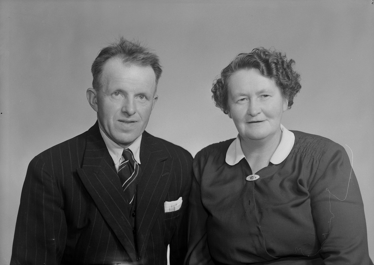John Johnsen Jensås med kvinne -Sverresborg Trøndelag Folkemuseum ...